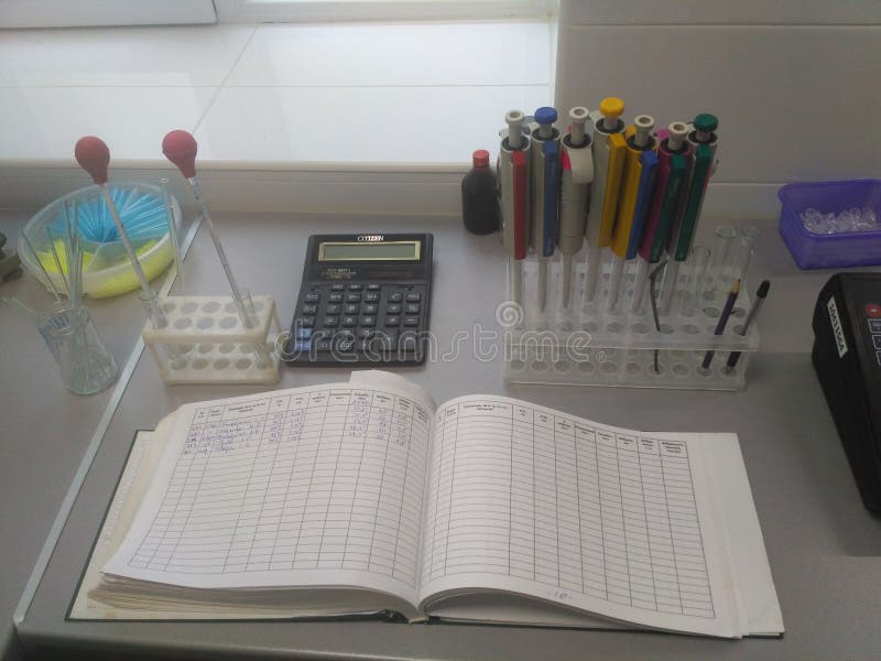 Labor redaktionelles bild. Bild von rechner, labor, maschinenbordbuch ...