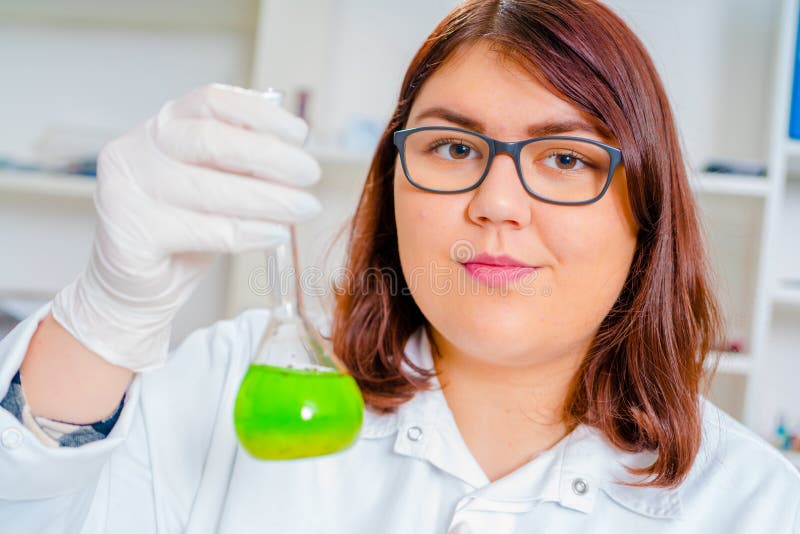 Laborant I Laboratoriumet Av Av Matkvalitet Arkivfoto - Bild av ärtor ...