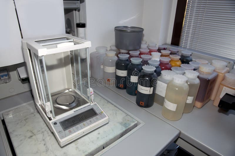 Laboratório Da Colorimetria Imagem de Stock - Imagem de deslocamento ...