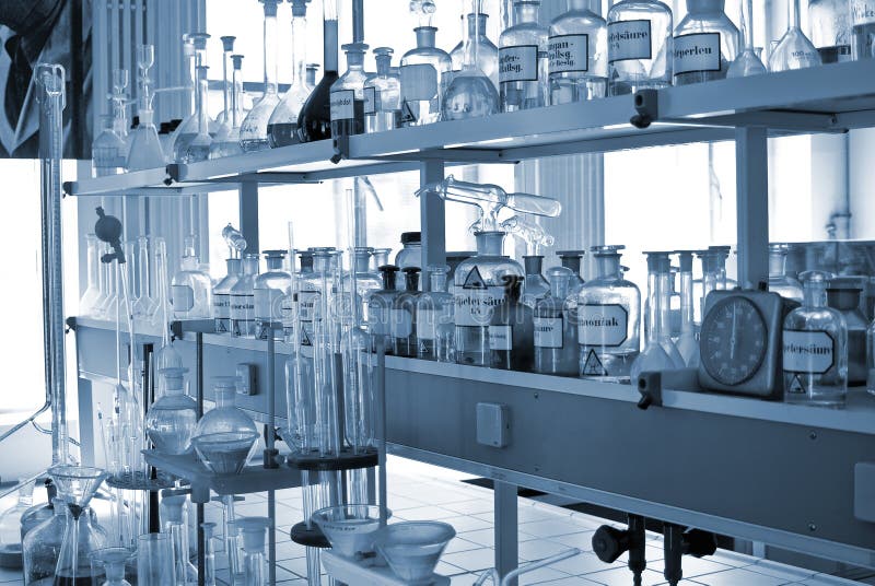 Laboratoire chimique photo stock. Image du chimie, verrerie - 6949678