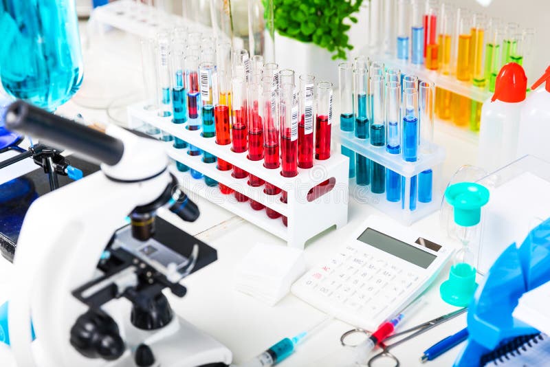 Équipement De Laboratoire Chimique Image stock - Image du ampoule ...