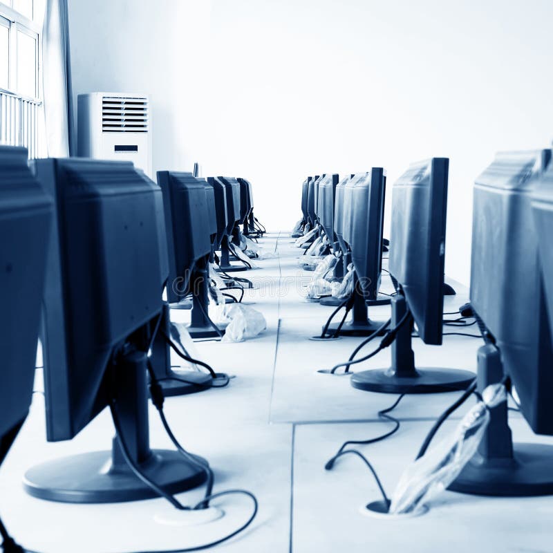Laboratoire d'ordinateur photo stock. Image du ordinateur - 42239974