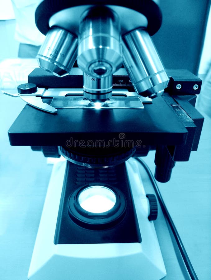 Laboratorio De Ciencia Del Microscopio Foto de archivo - Imagen de ...
