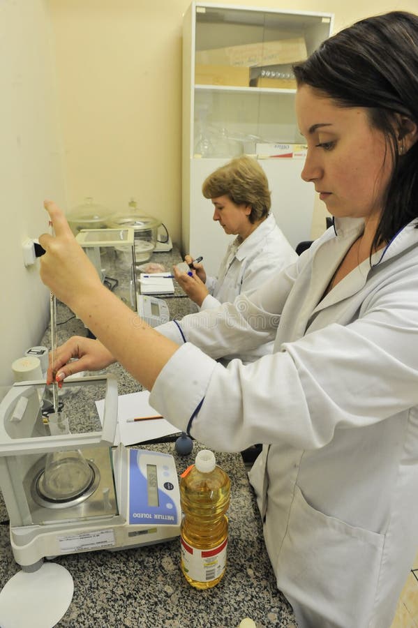 Laboratorio Químico Para La Comida De Prueba Imagen de archivo ...