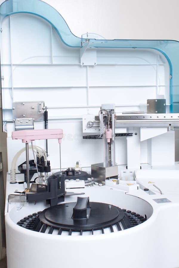 Laboratorium Dat Apparatuur Analyseert Stock Afbeelding - Image of ...