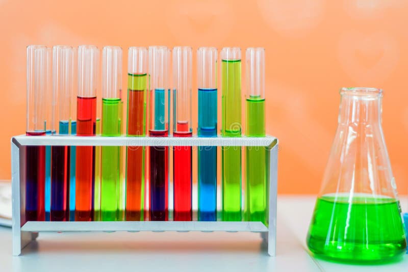 Laboratorium Test-buizen En Retorten Stock Afbeelding - Image of ...