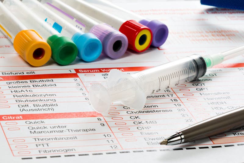 Laboratoriumdocument En Werktuigen Voor Bloedonderzoek Stock Foto ...