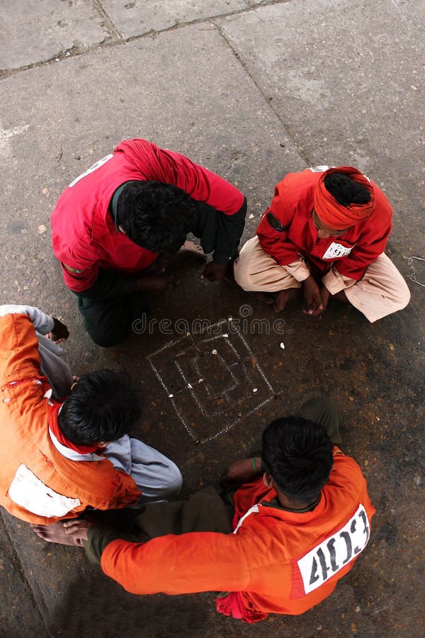 Labour Playing Board Game on Floor at Karachi Cantt Station Editorial ...