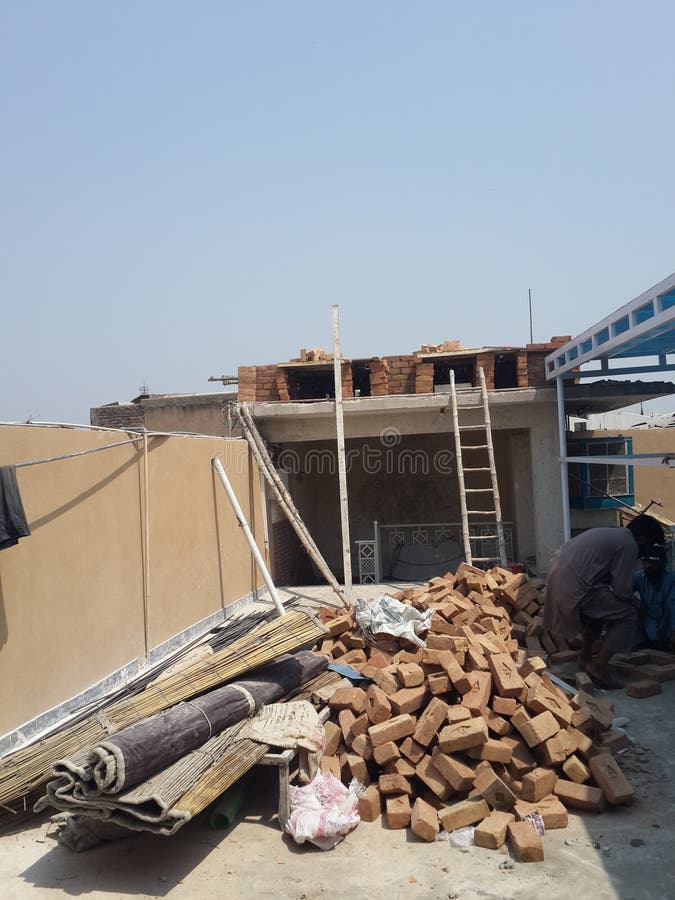 Labour Working in Pakistan on Water Tank Editorial Stock Image - Image ...