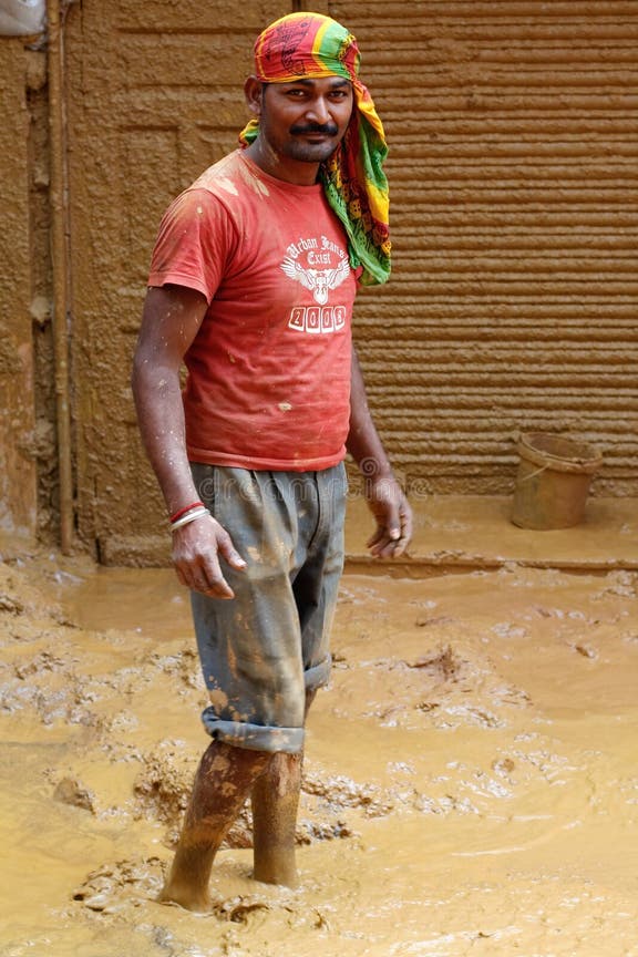 Labourer editorial photo. Image of walk, bore, male, people - 13561301