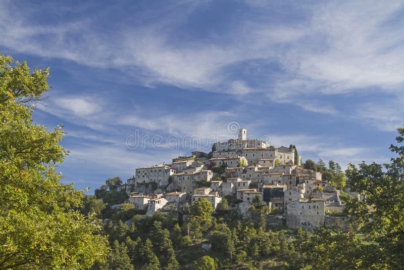 Petit Et Pittoresque Village De Labro, Dans La Province De Rieti ...