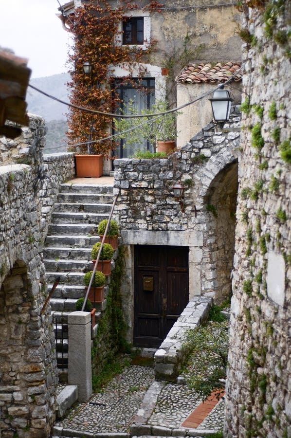 Labro, Rieti - Italien stockbild. Bild von skala, grenzsteine - 9276685