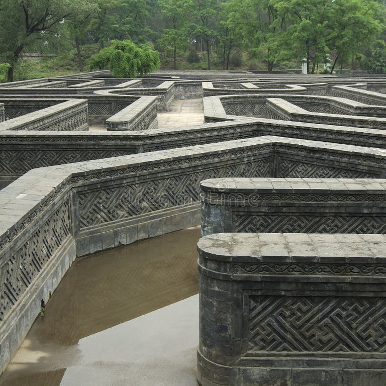 Labyrinth stock image. Image of convoluted, bush, centre - 834383