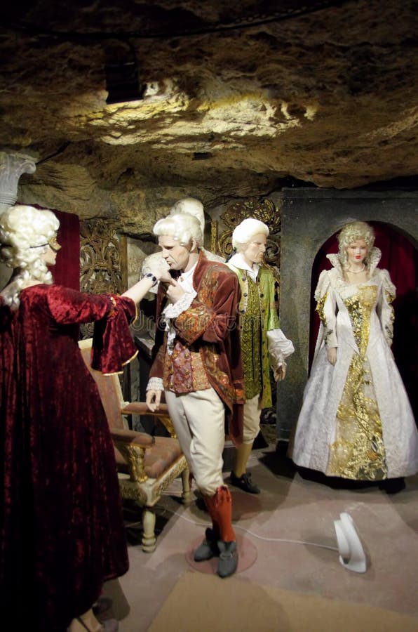 Labyrinth of Buda Castle, Budapest Editorial Photo - Image of circle ...