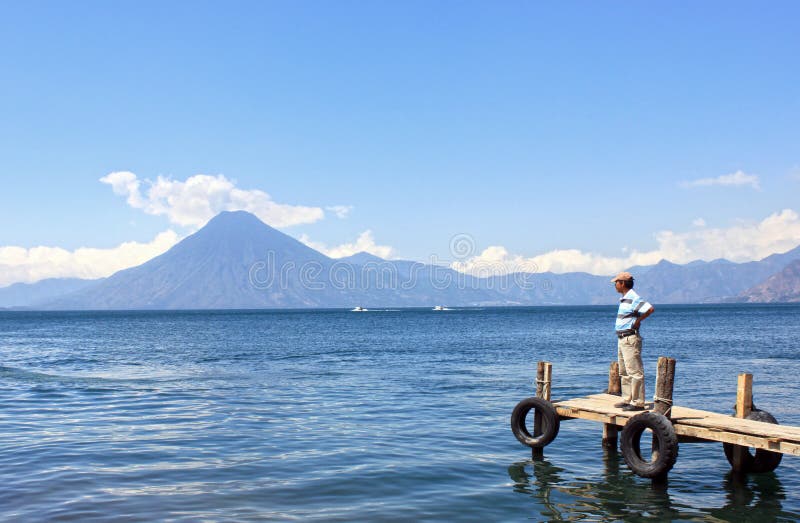 Lac Atitlan. Le Guatemala photo stock éditorial. Image du nature - 19044398
