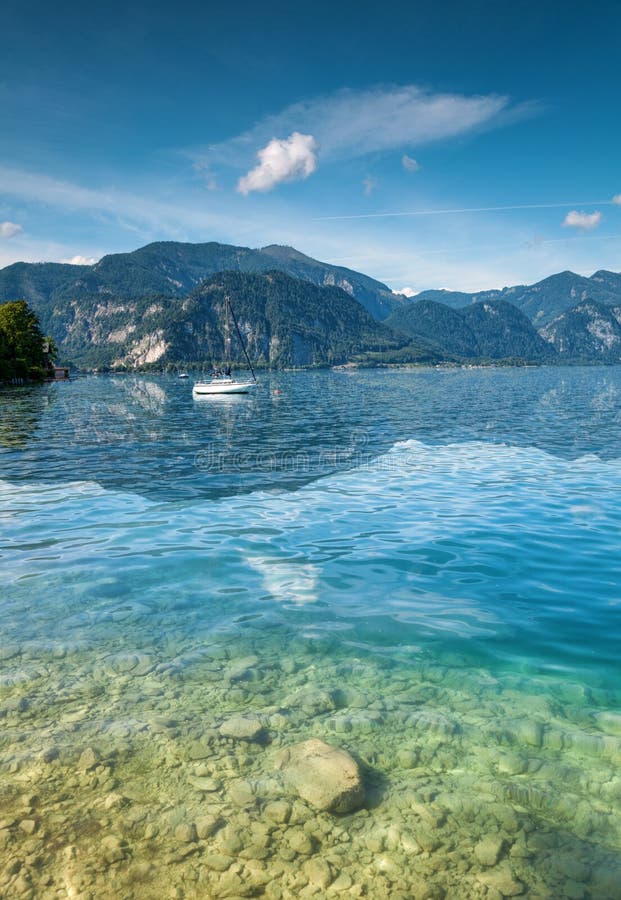 Lac Attersee en Autriche image stock. Image du destination - 42385929