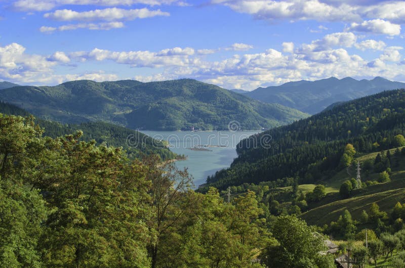 Barrage De Bicaz : Lac De Source De Montagne Image stock - Image du ...