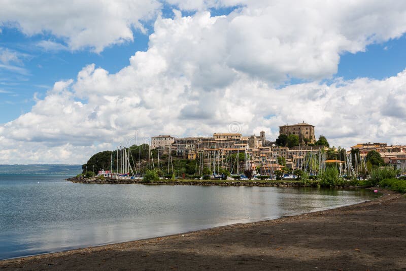 Vue De Capodimonte Du Lac Bolsena Image stock - Image of paysage ...