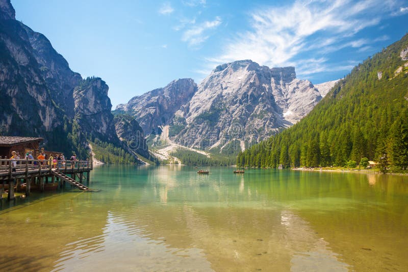 Lac Braies en Italie image stock. Image du été, europe - 65667583