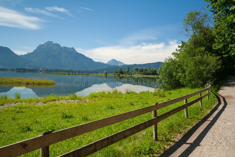Lac Forggensee En Bavarie Allemagne Photo stock - Image du bavière ...
