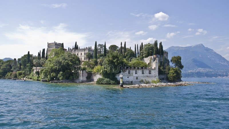 Lac Garda - Isola di Garda image stock. Image du méditerranéen - 12704345