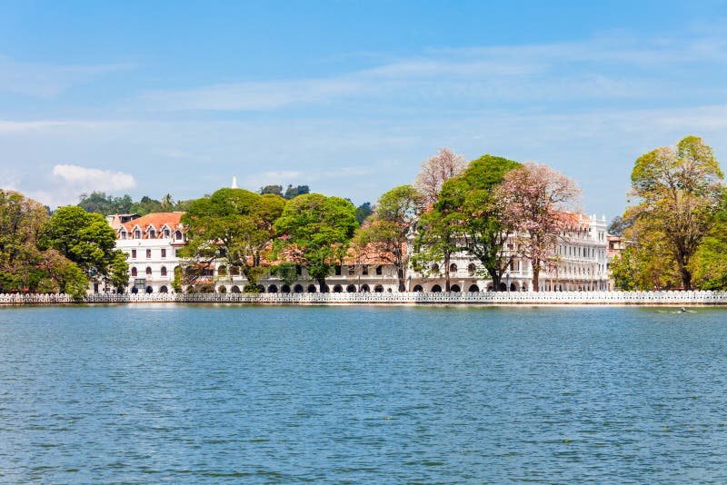 Lac Kandy Près à Sri Dalada Maligawa, Kandy, Sri Lanka Image stock ...