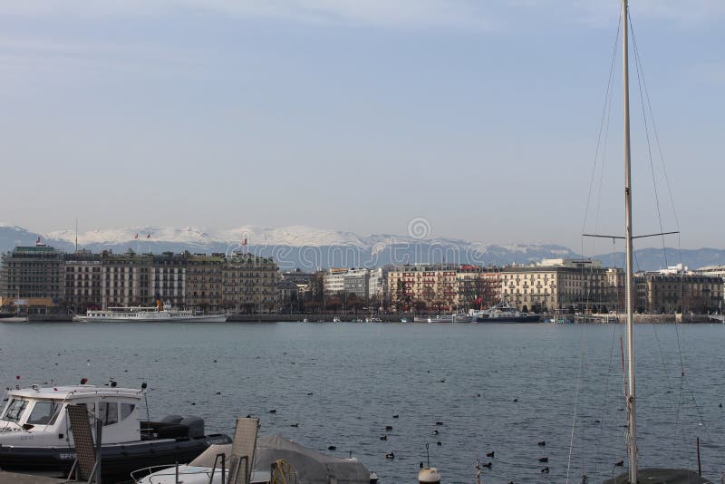 Lac Leman Geneve photo éditorial. Image du bateaux, canal - 43150071