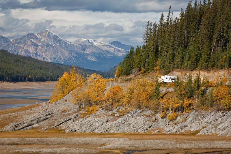 Lac medicine image stock. Image du jaspe, course, scénique - 18820753