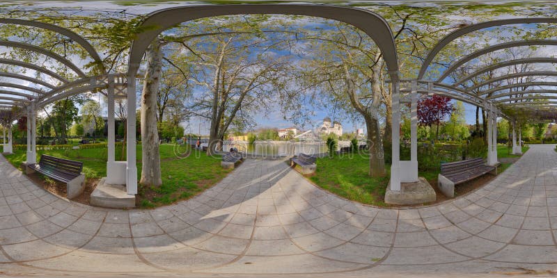 Parc dans Arad, Roumanie photo stock éditorial. Image du bancs - 35160228