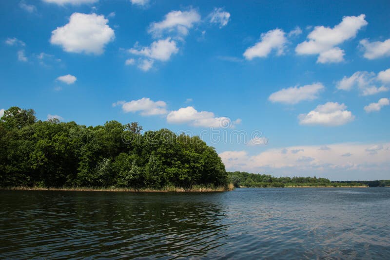 Lac Snagov, Roumanie photo stock. Image du horizontal - 53566770