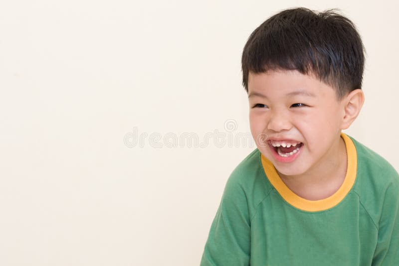 Lachend Kind stock afbeelding. Image of overhemd, energiek - 6539941