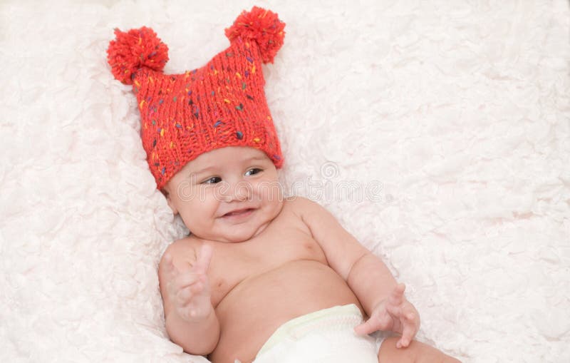 Glimlachende Baby in Het Kostuum Van DraakHalloween Stock Foto - Image ...