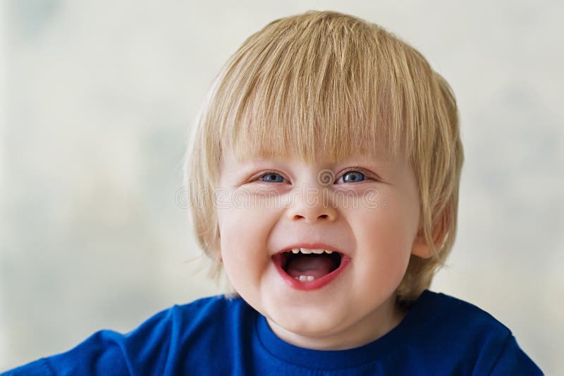 Lachender Junge stockfoto. Bild von bruder, kindheit - 31123188