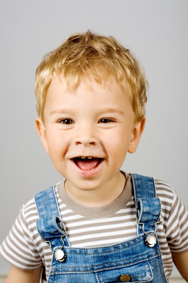Lachender kleiner Junge stockfoto. Bild von mann, blau - 9981438