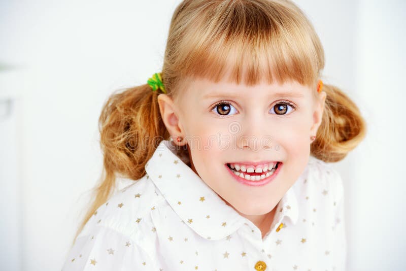 Lachendes Kind stockfoto. Bild von gesundheit, kaukasisch - 47870340