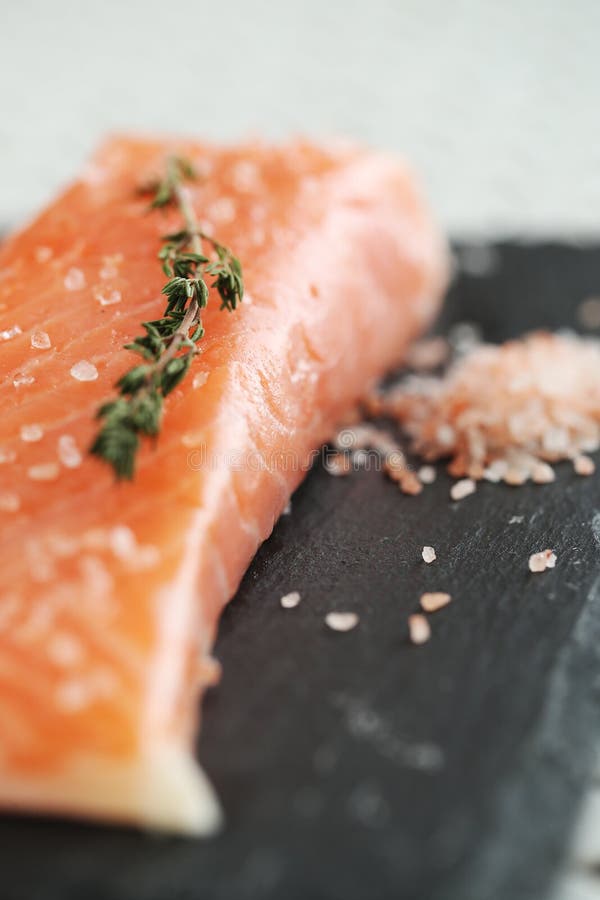 Lachse vorher und nachher stockbild. Bild von frech, gebraten - 46100659