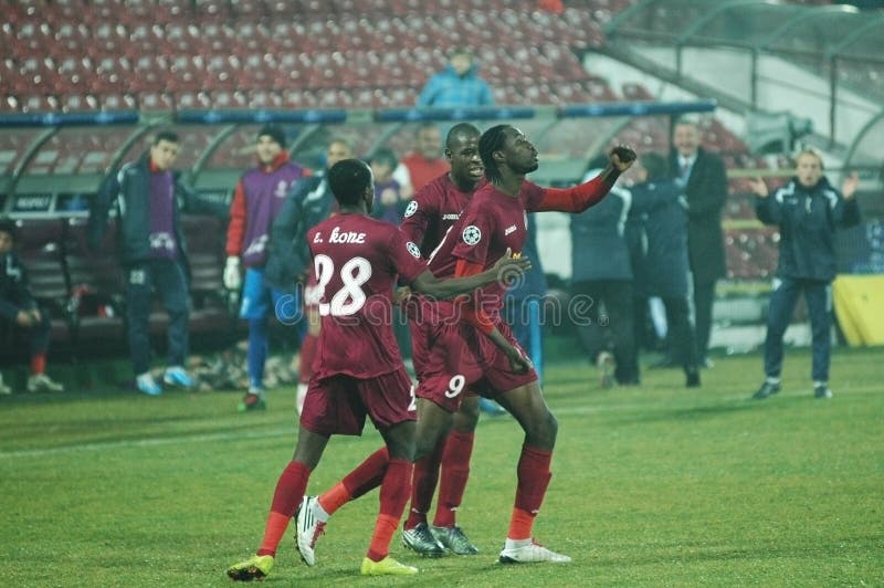 Lacina Traore in action editorial image. Image of defense - 19127025