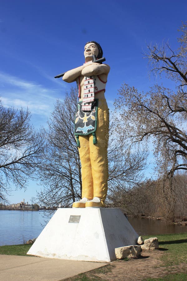 Lacrosse De Statue De Hiawatha Au Printemps -, WI Photographie ...