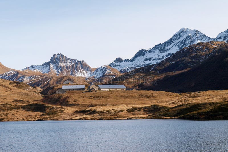 Lacs Ritom, Cadagno, Tom Pendant L'automne Image stock - Image du ...