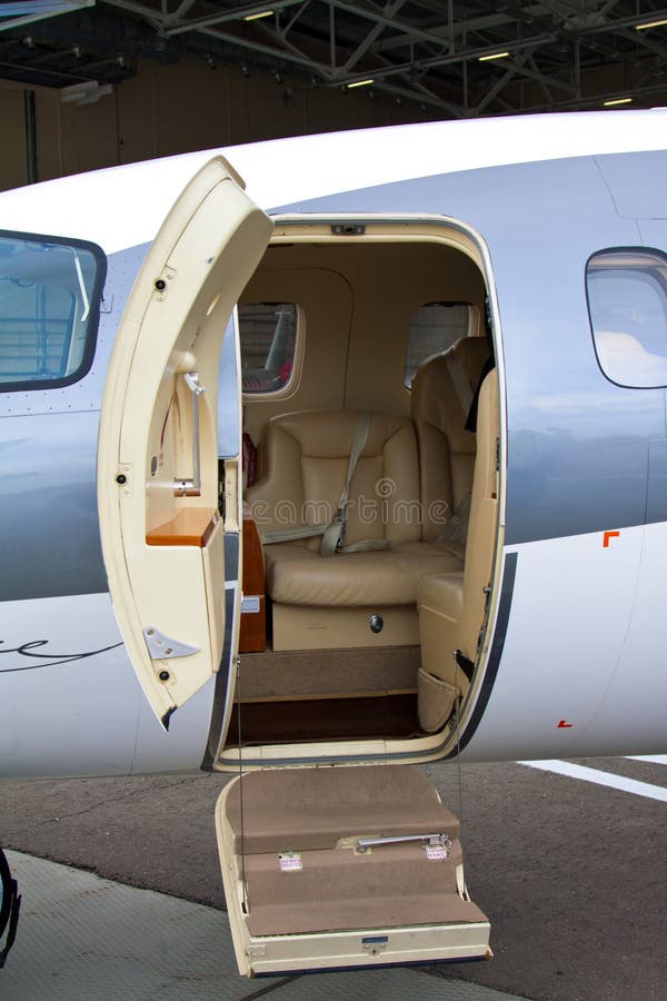 Boeing 737 passenger jet stock image. Image of airliner - 2962133