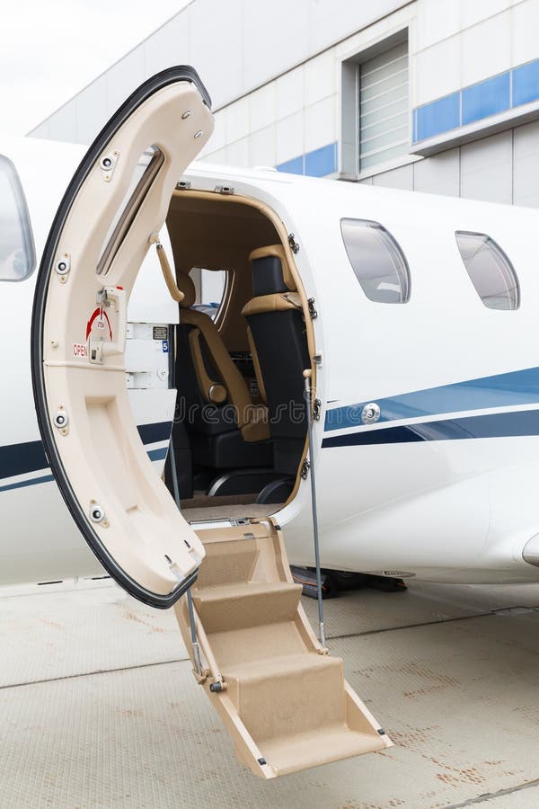 134 Airplane Corporate Door Ladder Open Stock Photos - Free & Royalty ...