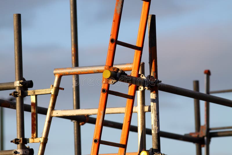 Ladders op steigers stock afbeelding. Image of steiger - 24805815