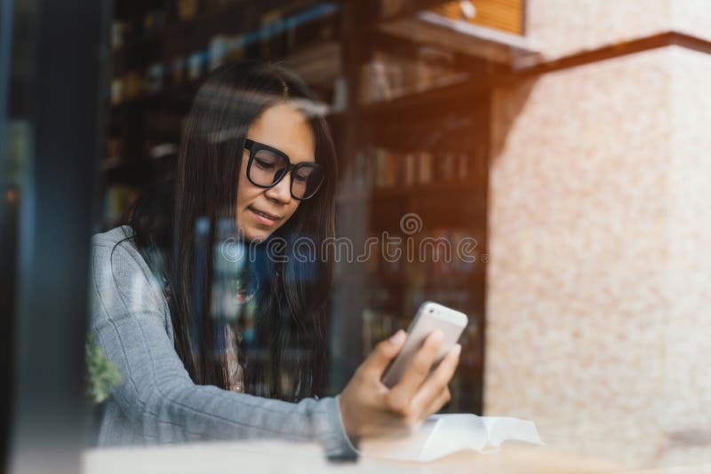 The Lady Sit and Relax in the Cafe, Holding the Phone in Hand Stock ...