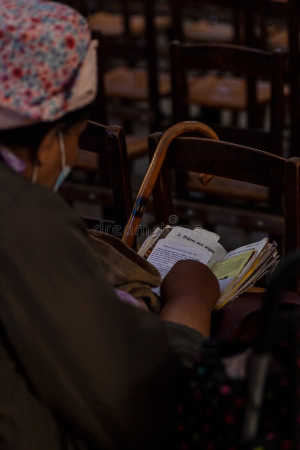 Lady Sitting Studying the Bible Editorial Photo - Image of bible, open ...