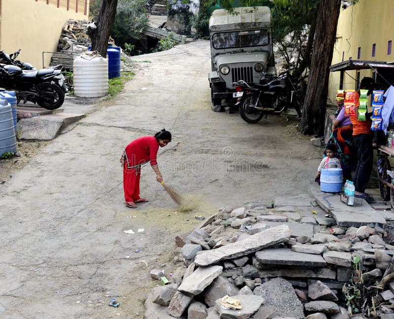 Lady Sweeping the Grey Street Editorial Photo - Image of rajasthan ...