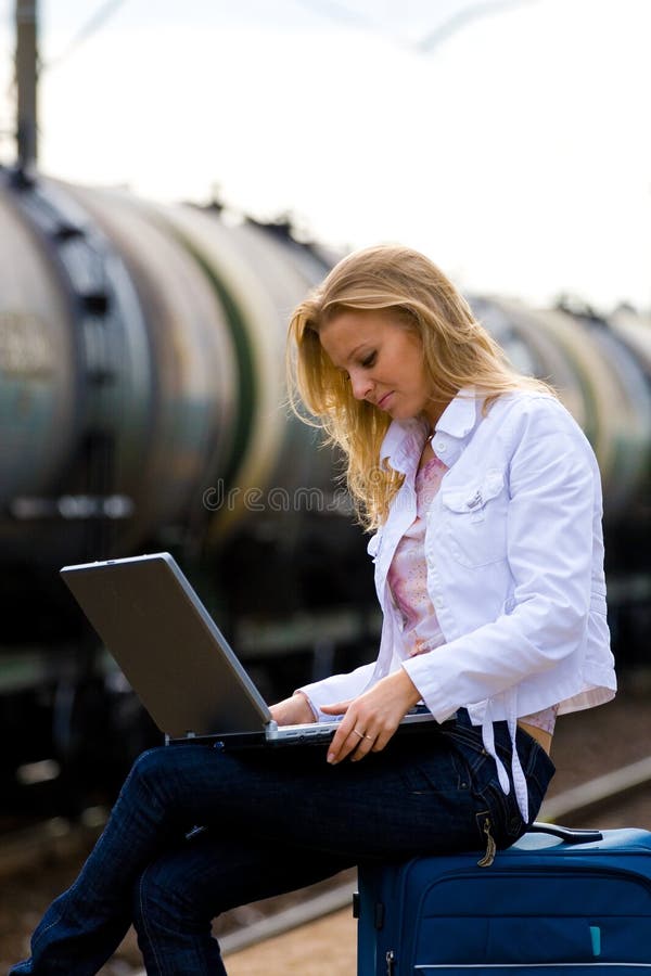 Lady train waiting young 库存图片. 图片 包括有 玻璃, 延迟, 到达, 乘客, 长期 - 5750781