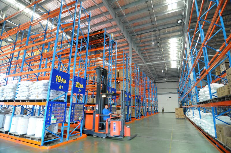 Lager-Logistik stockbild. Bild von lampe, handhaben, arbeit - 19755867