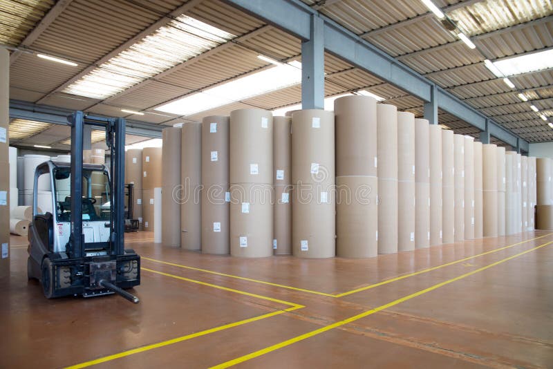 Lager (Papier Und Cardoboard) in Der Papiermühle Stockfoto - Bild von ...