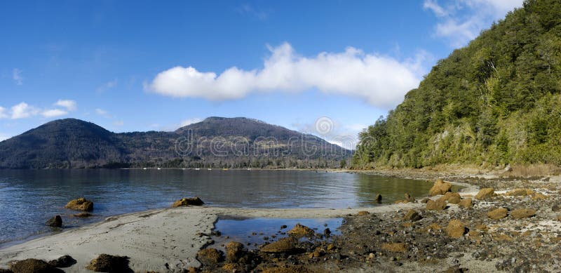 Lago Panorámico Ranco En El Alto Bio Bio Chile Foto de archivo - Imagen ...