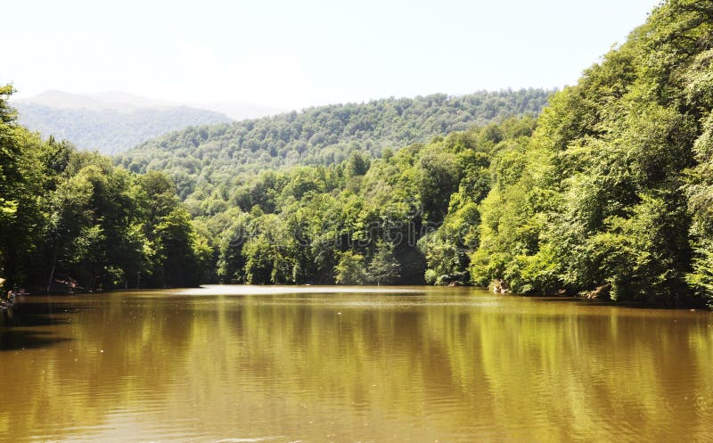 Lago Clear De Parz Lich En Dilijan Foto de archivo - Imagen de charca ...